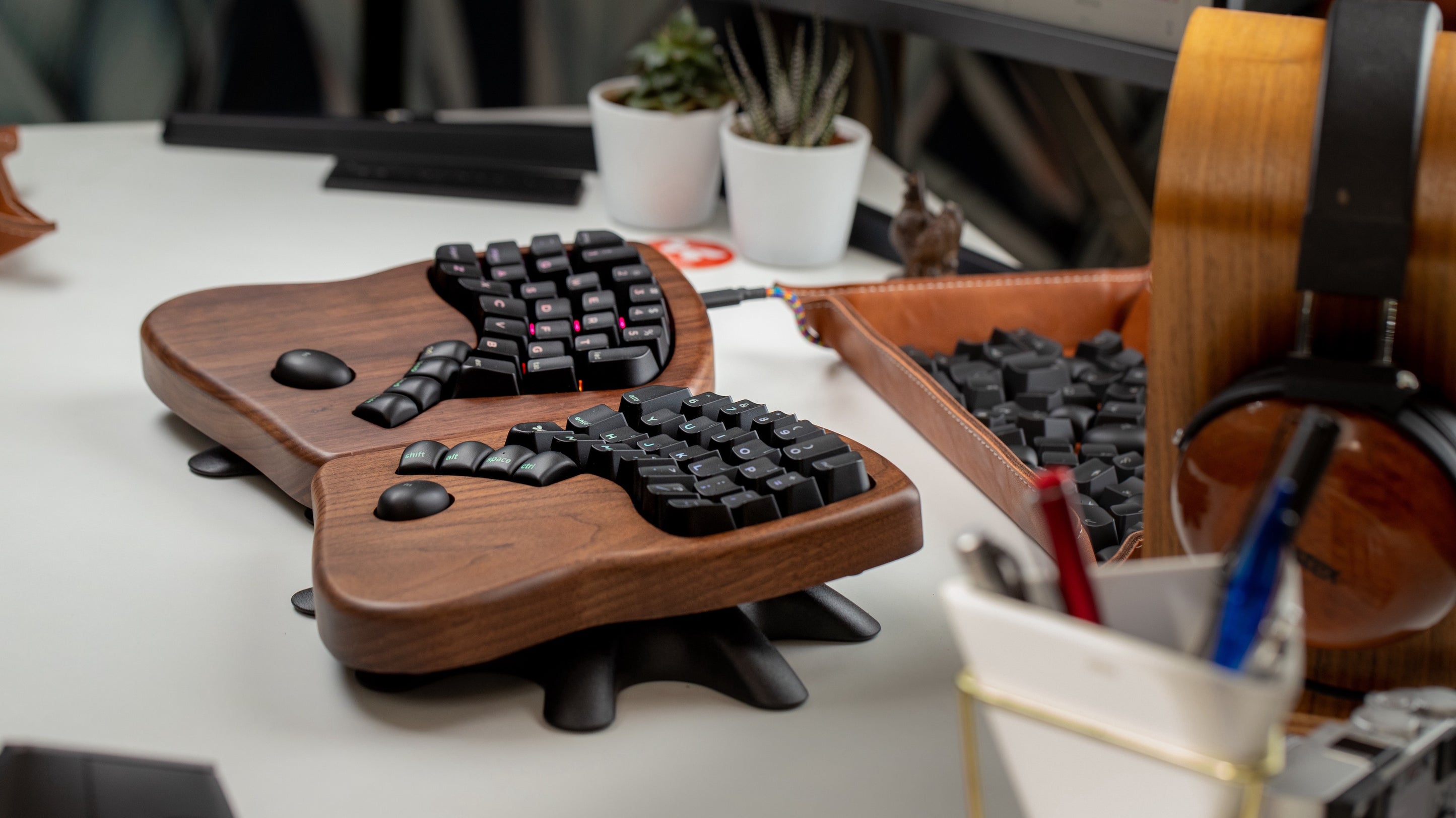 Model 100 Stands – Keyboardio